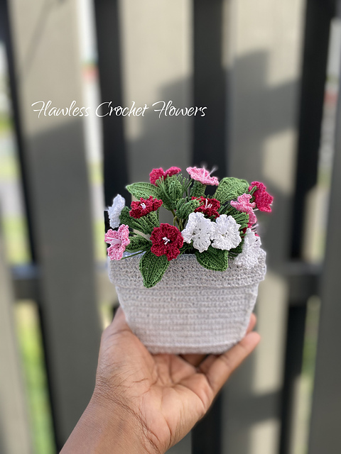 Ravelry: Dianthus Flower Pot Card pattern by Leticia Lebron