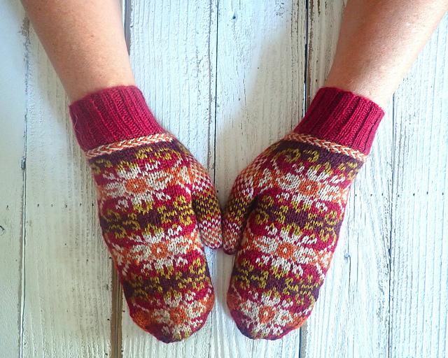Ravelry: Bella Bella Mittens pattern by Traci Scott
