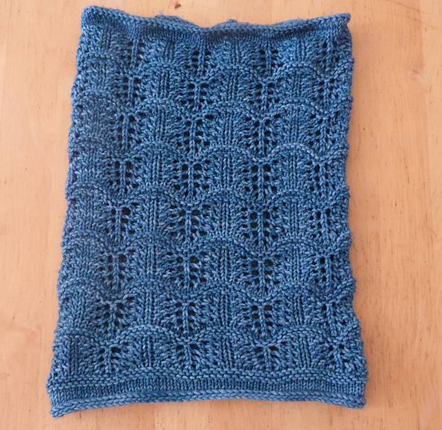 Ravelry: Vaguelettes Cawl pattern by LD