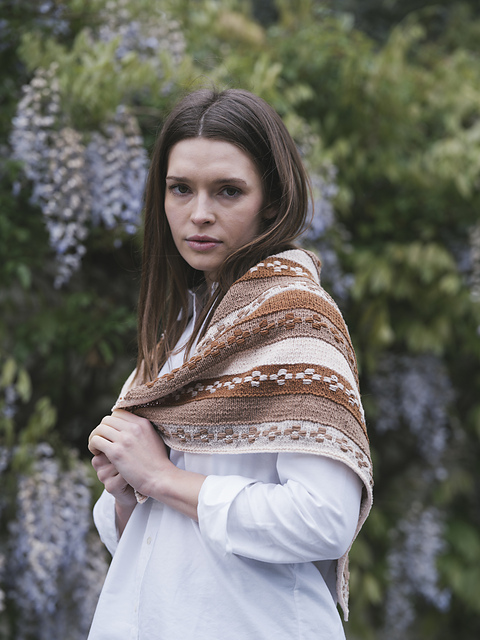 Ravelry: Elodie Mini Shawl pattern by Florence Spurling