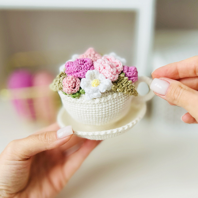 Ravelry: Flower cup pattern by FluffyTummyCo