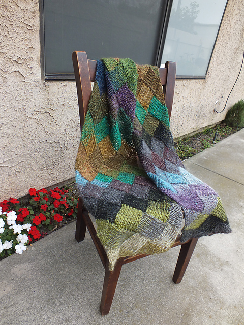 Ravelry: FlutePrayer's Entrelac Scarf