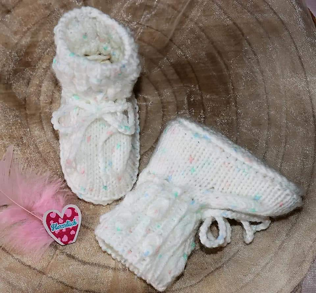 Ravelry: Flying-Needles' Booties "Foglios"