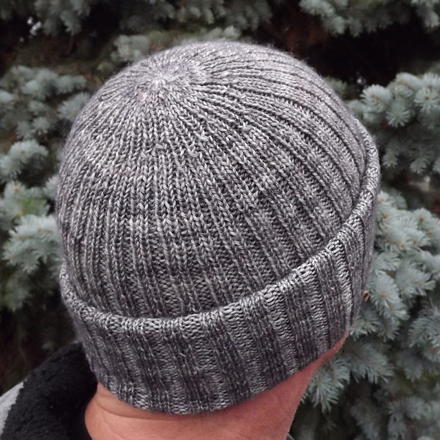 Ravelry: FondlePatterns' WOOF Ribbed toque