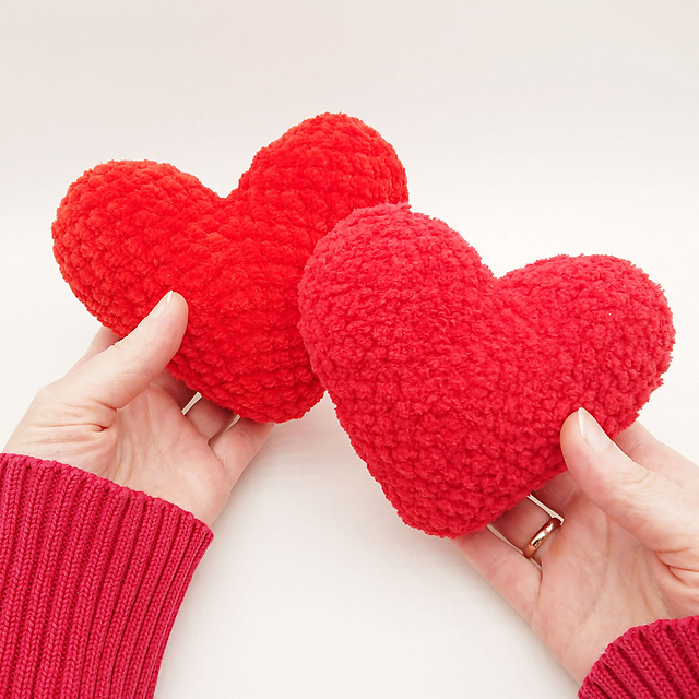 Ravelry: Plush Heart 3 sizes pattern by For Didi