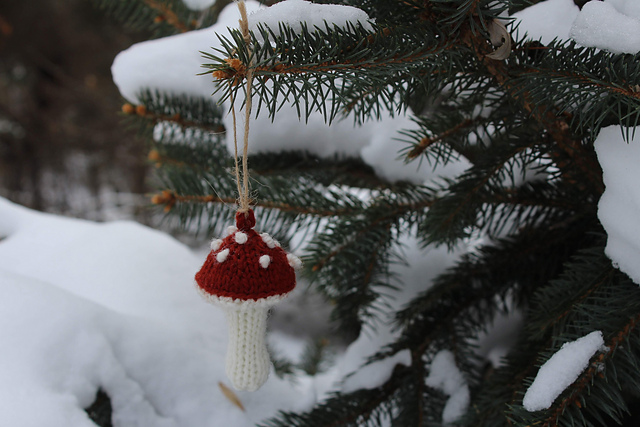 Ravelry Tiny Toadstools Ornament And Garland Pattern By Fox And Folk 8020