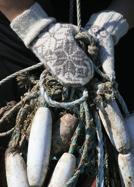 Ravelry: Snow in the Mirror Mittens pattern by Frauke Urban