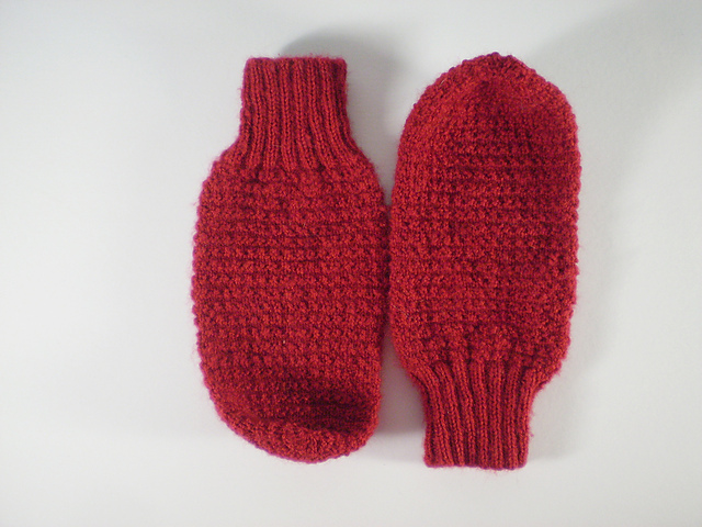 Ravelry: Curled Mittens pattern by Frankie Brown