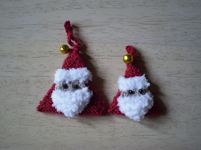 Ravelry: Triangle Santas pattern by Frankie Brown