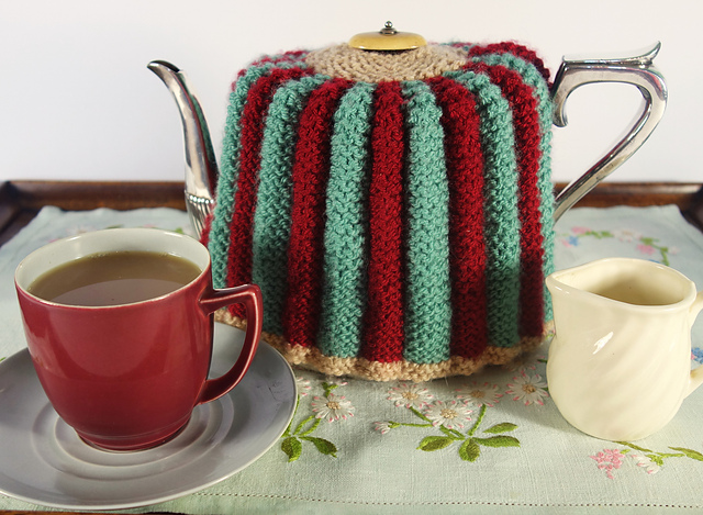Ravelry: Old-Fashioned Tea Cosy pattern by Frankie Brown
