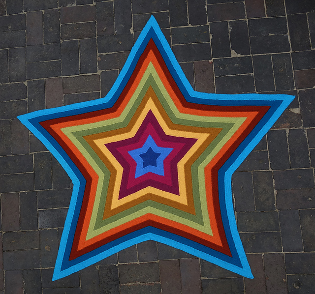 Ravelry: Ten Stitch Star pattern by Frankie Brown