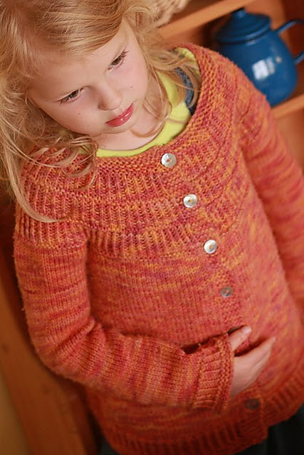 Ravelry: FrontierDreams' Sneaky, sneaky (Kaulini's 6th Birthday Sweater)