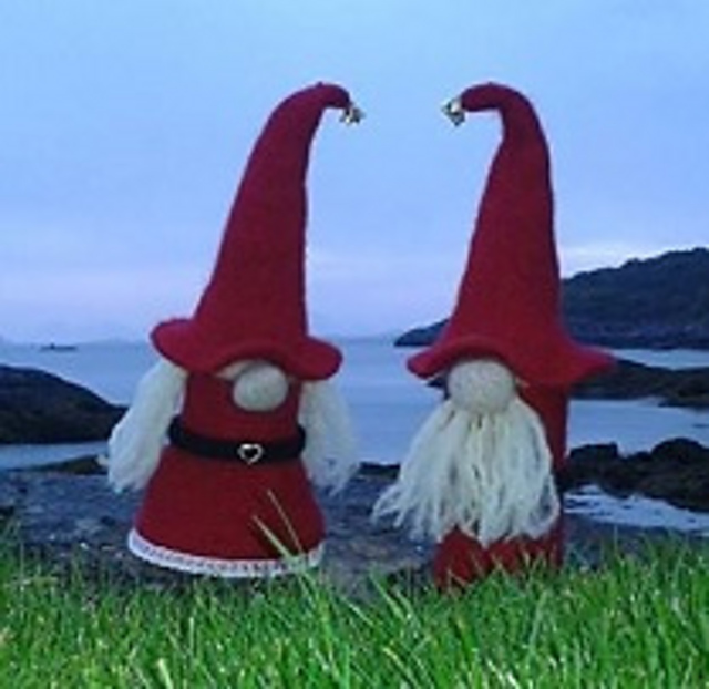 Ravelry: Nissemor og Nissefar pattern by Smevik Design