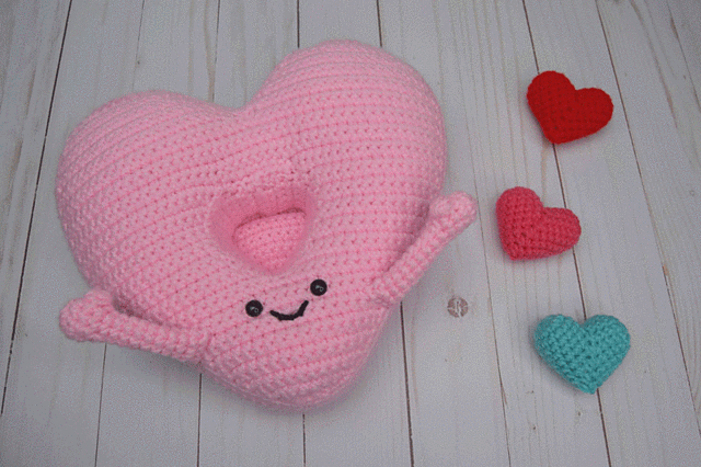 Ravelry: Nesting Hearts pattern by Brenna Eaves