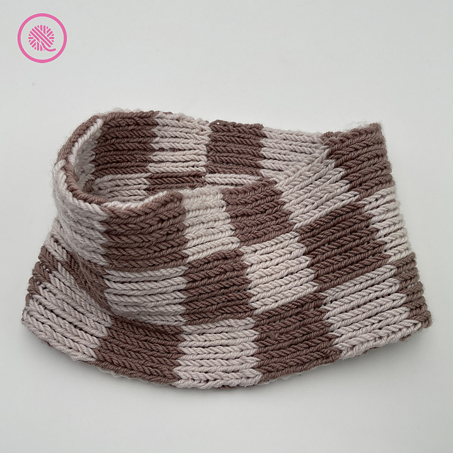Ravelry: Double Knit Checkerboard Cowl pattern by Kristen Mangus