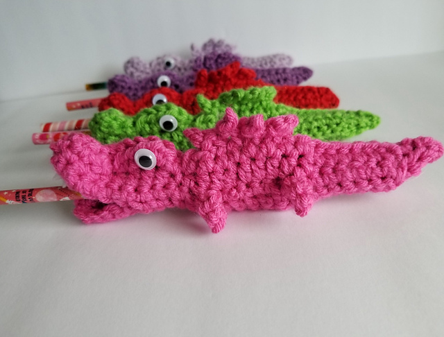 Ravelry: Alligator Pencil Cozy pattern by Lori Galloway