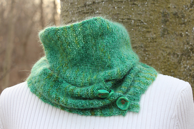 Ravelry: Acacia Cowl pattern by Gayle Clow