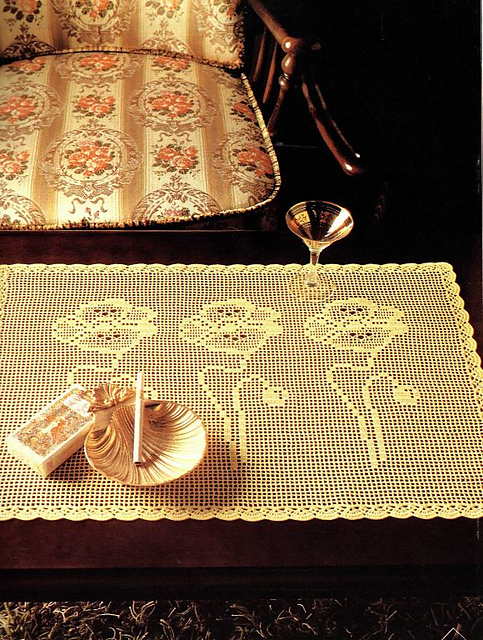Ravelry: Square table mat pattern by Les Editions de Saxe