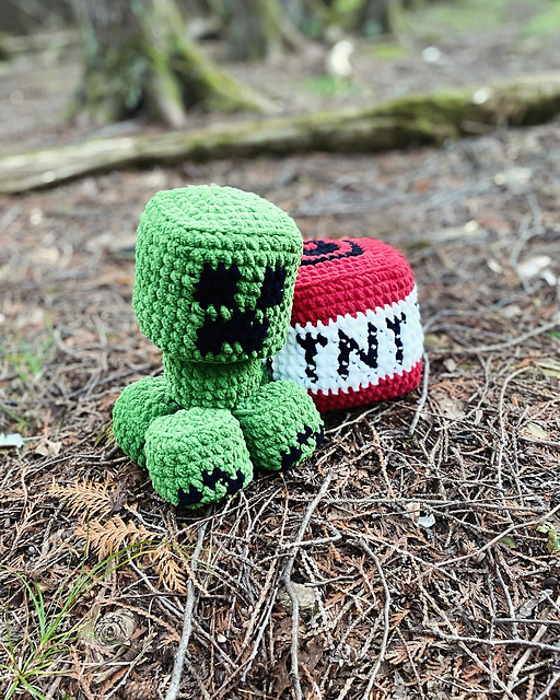 Ravelry: Minecraft Creeper and TNT pattern by GelGreen
