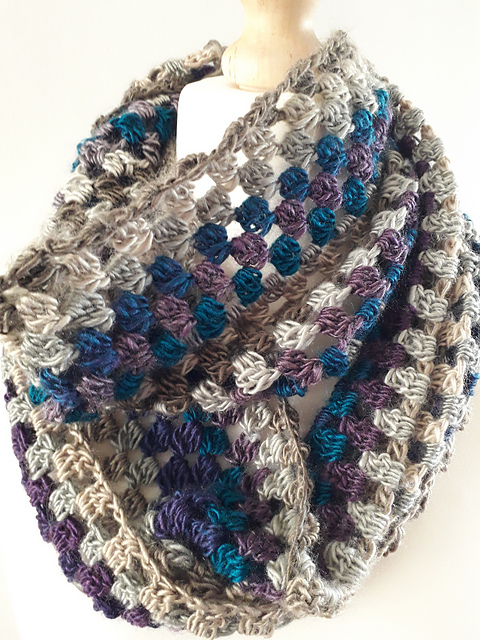 Ravelry: Jewel Cowl pattern by Hanna Gough