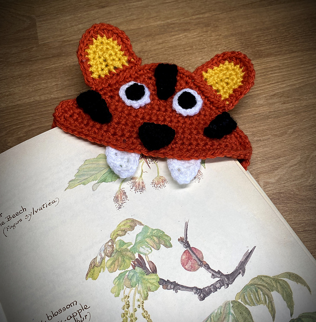 Ravelry: Corner Bookmark - Tiger pattern by Teenie Crochets