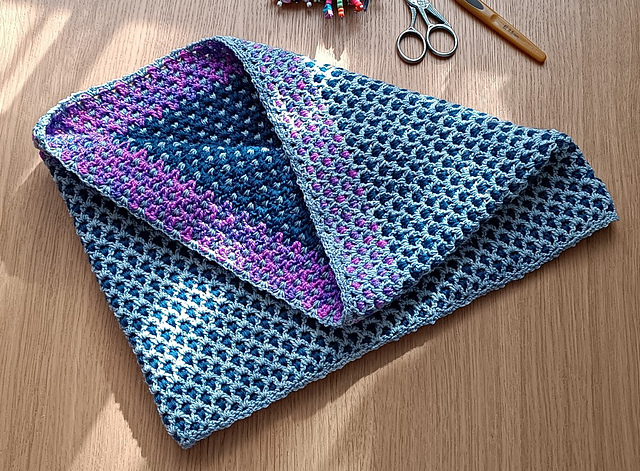 Ravelry: Gila's Dotty cowl