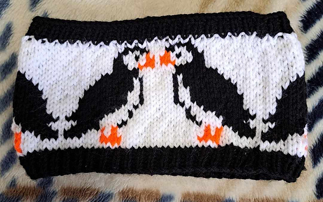 Ravelry: Puffin Headband pattern by Glenda Chaulk
