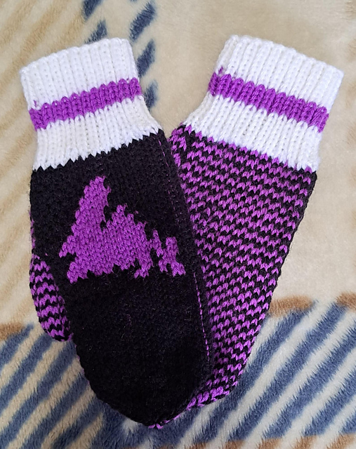 Ravelry: Newfoundland Mittens pattern by Glenda Chaulk