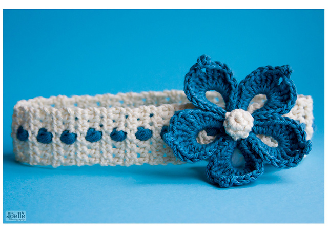 Ravelry: 'Periwinkle' flower headband pattern by Andreea Necula
