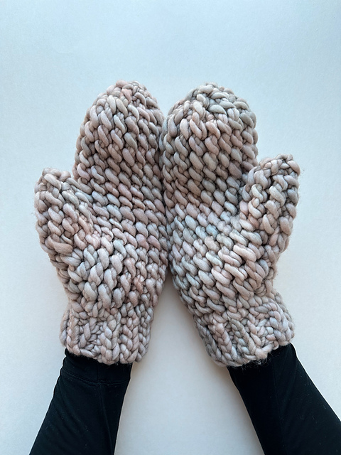 Ravelry: Sea Stone Mittens pattern by Colette Henry
