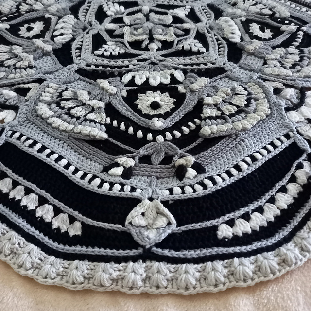 Ravelry: Goffel's B&W Chrysalis Throw