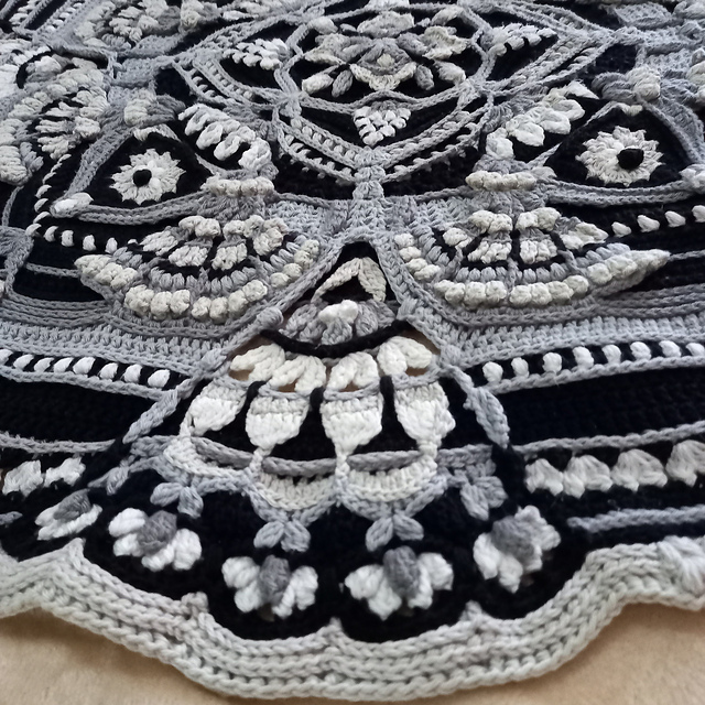 Ravelry: Goffel's B&W Chrysalis Throw