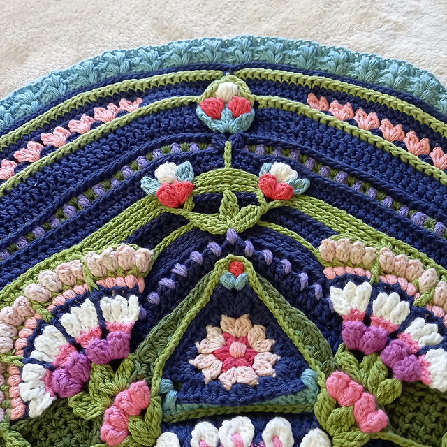Ravelry: Goffel's Folksy Chrysalis Throw