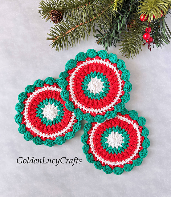 Ravelry: Christmas Coaster pattern by GoldenLucyCrafts