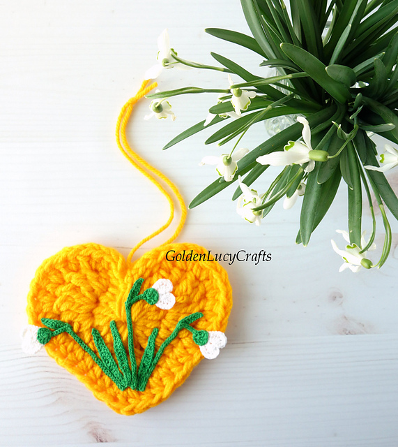 Ravelry: Spring Heart Wall Decor pattern by GoldenLucyCrafts
