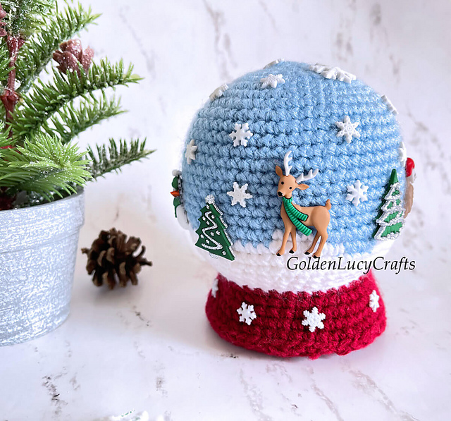 Ravelry: Snow Globe pattern by GoldenLucyCrafts