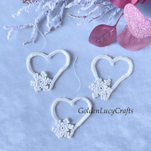 Ravelry: Snowflake Heart Ornament pattern by GoldenLucyCrafts