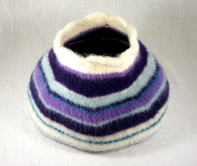 Ravelry: felted cat cave pattern by DaisyandFlorrie