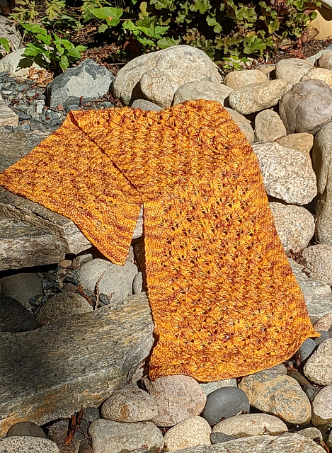 Ravelry: Falling Scales Short Scarf pattern by Grid Mammal Crafts