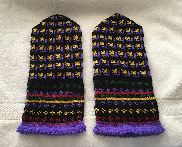Ravelry: Autumn Leaves Mittens pattern by Ieva Ozolina