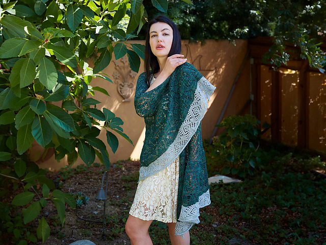 Ravelry: Frosted Leaves pattern by Janine Le Cras