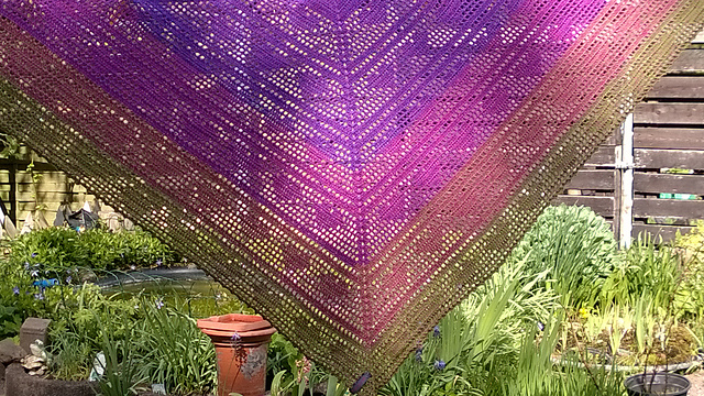 Ravelry: Herzerl Tuch pattern by Stephanie Suj (Stepha Nie)