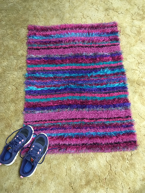 Ravelry: Large Fur Rug pattern by Gwen Rigdon