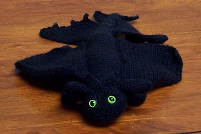 Ravelry: How to Train Your Dragon's Toothless pattern by Cecilia Maczka