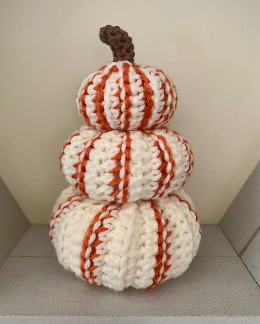 Ravelry: Mini Stacked Pumpkins pattern by HeartString Patterns