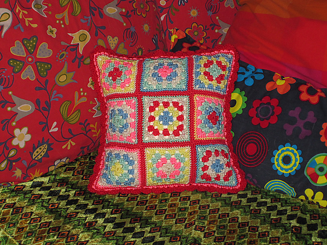 Ravelry: Granny square cushion pattern by Cath Kidston