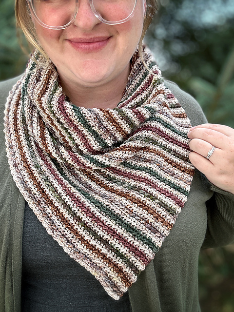 Ravelry: Strata Bandana Cowl pattern by Haley Herman