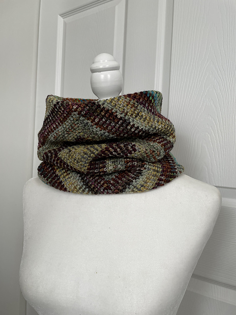 Ravelry: HandMaidbyTMZ's Through the Smoke Cowl