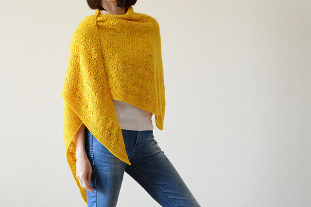 Ravelry: Handknitlife's Kaga Shawl / 花芽