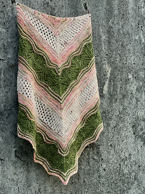 Ravelry: First Light Cowl pattern by Makenzie Alvarez